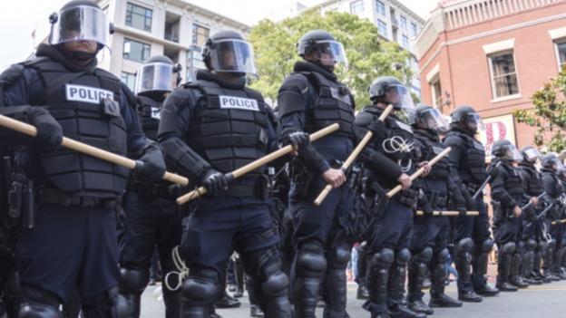 Frontline Riot Police - Arbites Build for Darktide - Darktide WH40k